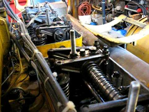 D353 Caterpillar valve train - YouTube