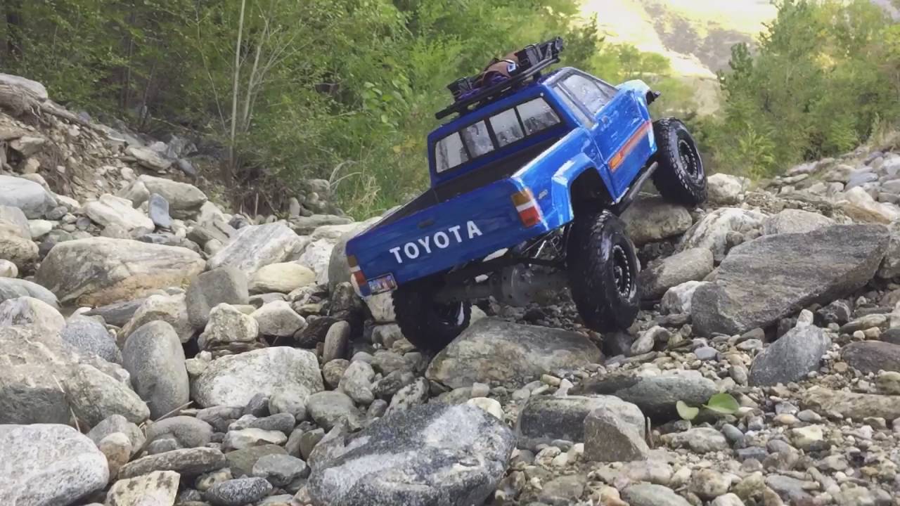 Axial Racing Spawn Wraith and SCX10 Up a Creek... - YouTube