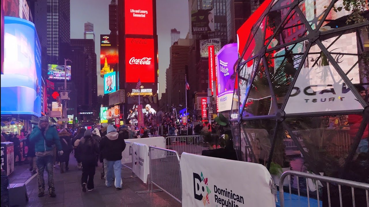 【4K】TGIF! Times Square Christmasy 4PM: NYC Random Walker - YouTube