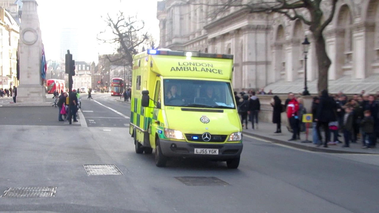 London Ambulance Service // Older Mercedes Sprinter Ambulance ...