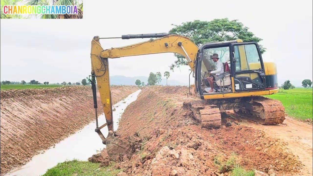 CExcavator digging trench - YouTube