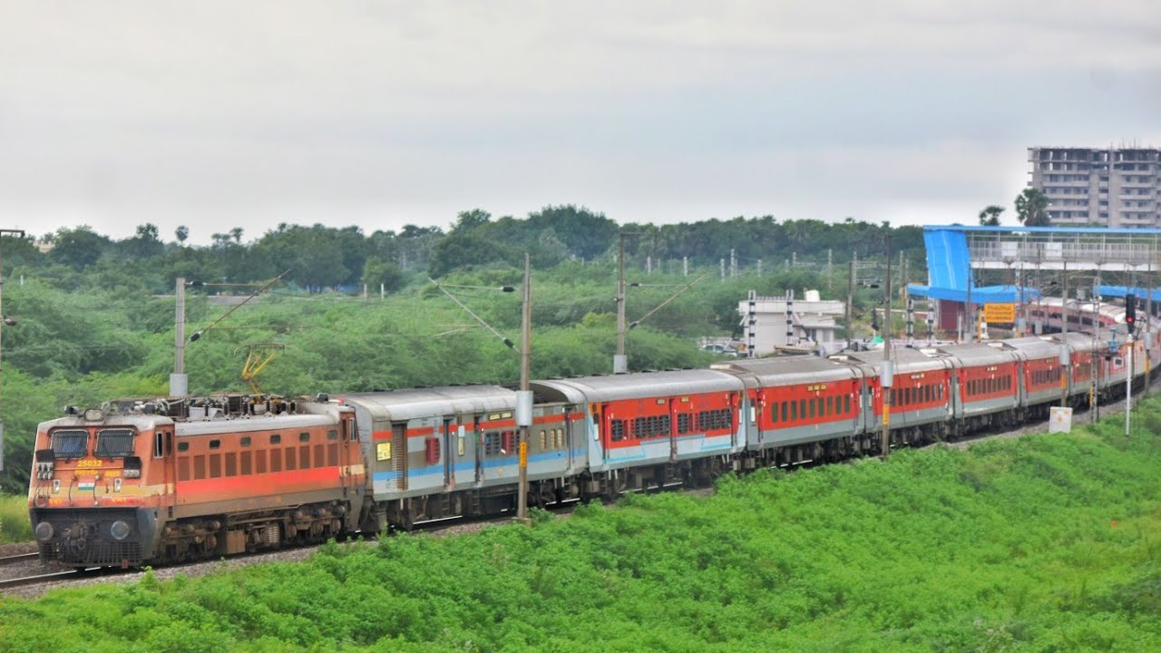 WAP-4 with LHB deadly combination 💥 || Train through beautiful curve ...