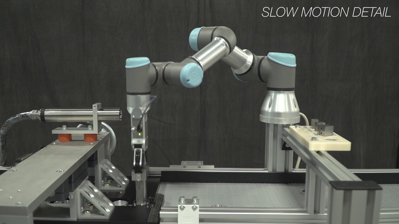 Universal Robots Printing and Conveyor System - YouTube