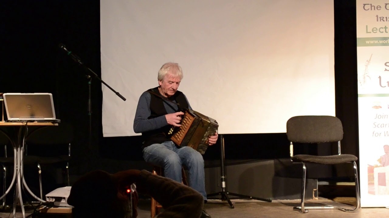 Charlie Piggott plays a set of Reels - YouTube