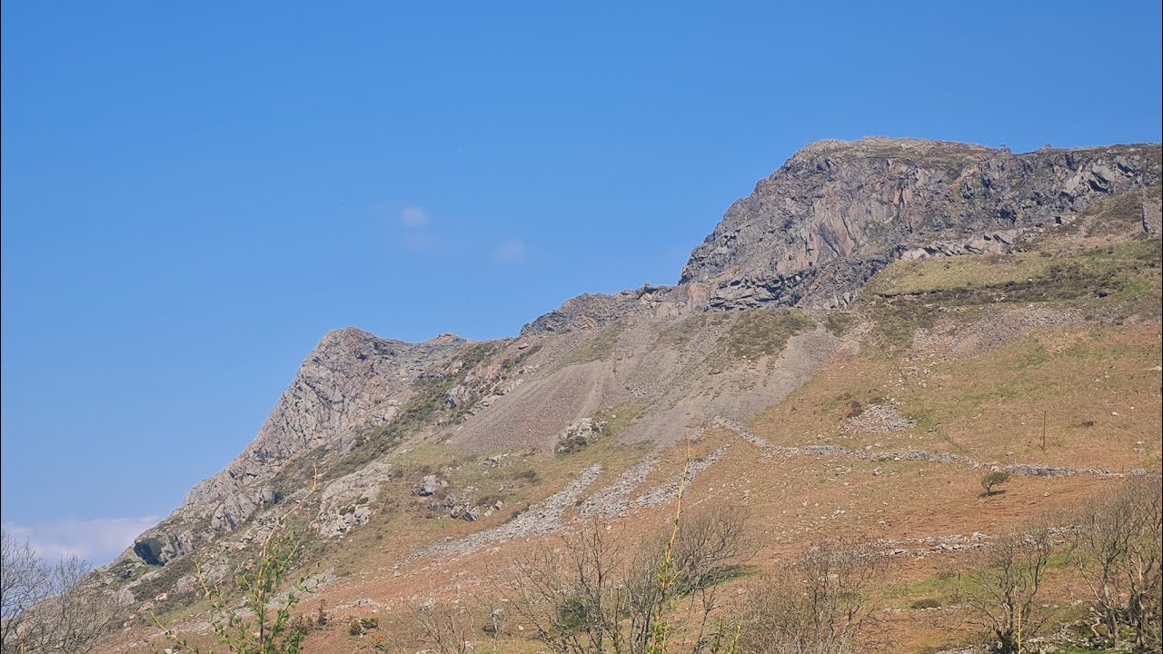 Trwyn y Gorlech. Coastal scrambling on the Llyn peninsula - YouTube