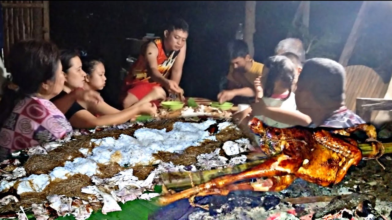 A Family Feast : Lechon Pabo "Turkey" Boodle Fight - YouTube