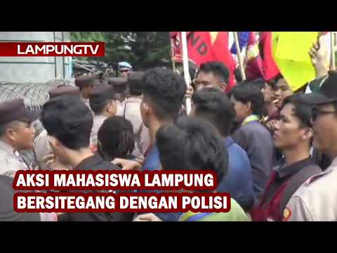 Aksi Mahasiswa Lampung Bersitegang dengan Polisi
