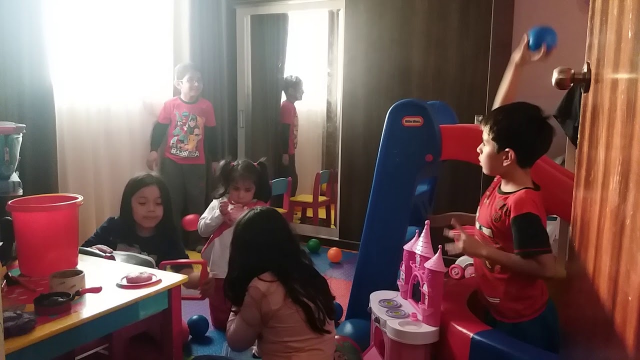 jugando con sus primos - YouTube
