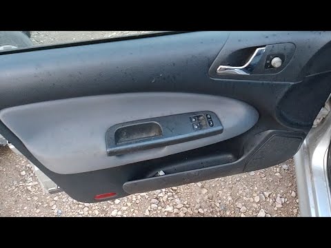 Jak zdjąć boczek drzwi Skoda Octavia I 1 przednich tapicerkę ściągnąć wyjąć przód tapicerki