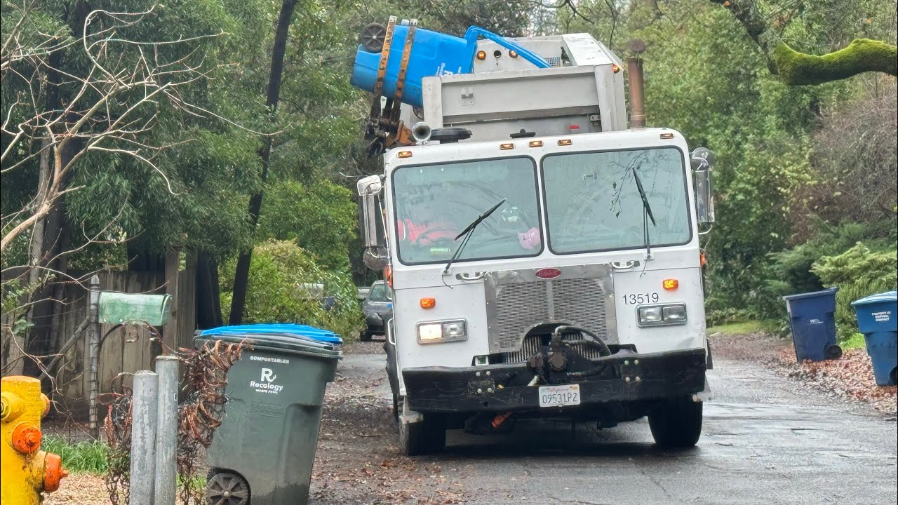 Recology Sonoma Marin | Peterbilt 320 50-50 Split Labrie Automizer ...