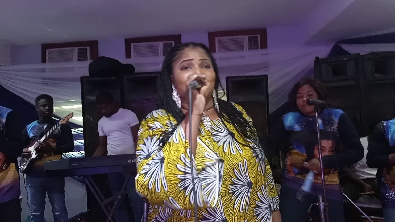 Busola Oke's Exclusive performance at Jogor Center Ibadan - YouTube
