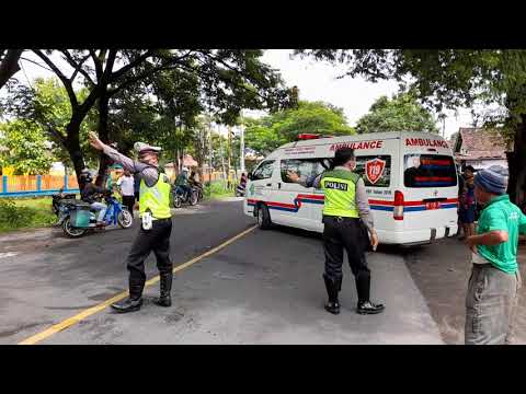 Kecelakaan di depan bulog geneng ngawi truk vs motor