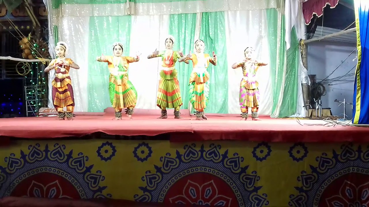 Murugan Gowthuvam by Nattiyanjali Nadanappalli Melpuram students - YouTube