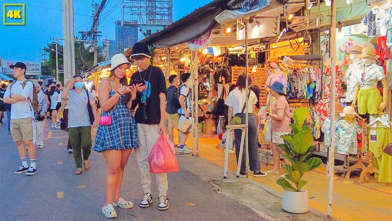 Walking Chatuchak Weekend Market at PM7:00 / December 2022 - YouTube