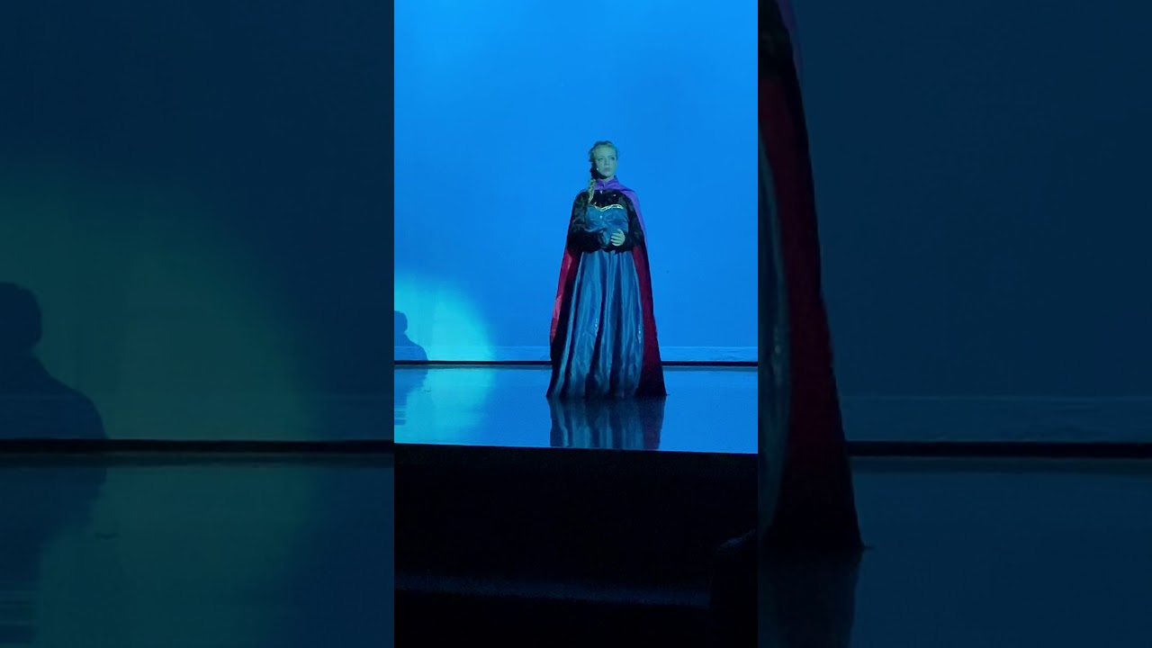 Elizabeth Birkner as Elsa in Frozen Jr - YouTube