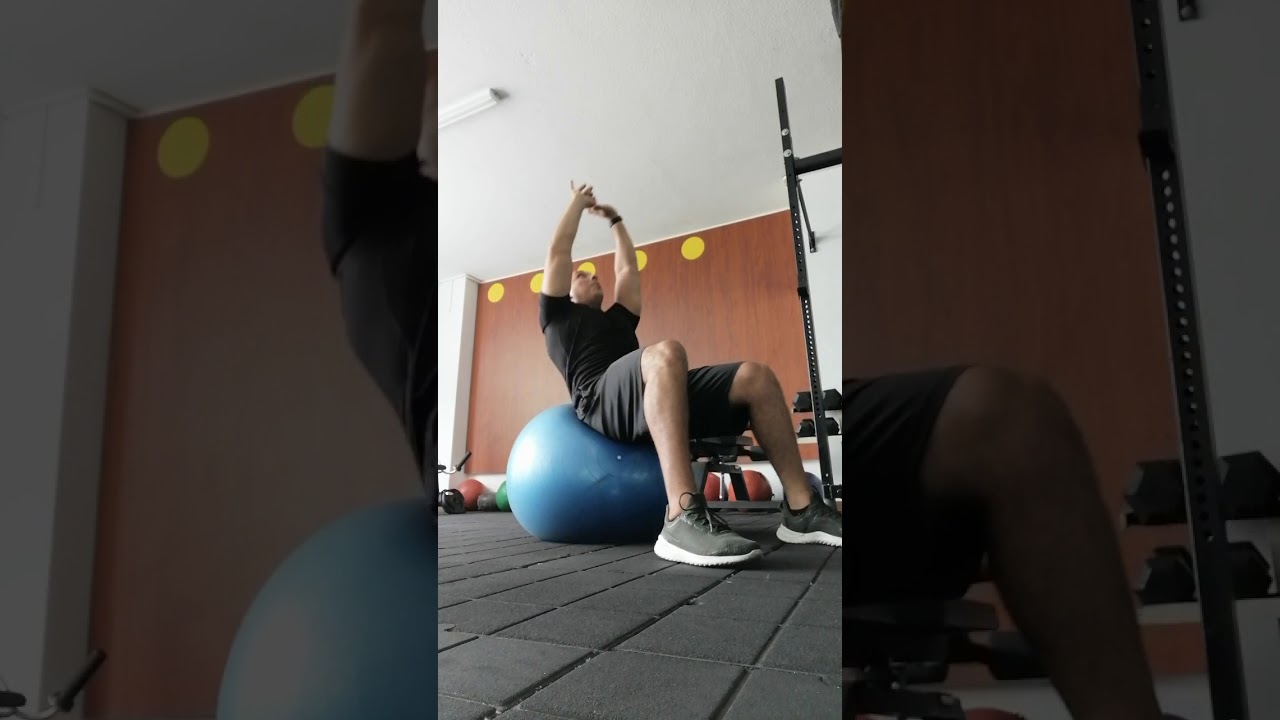 Crunches Sobre Fitball (elevación de 30°) - YouTube