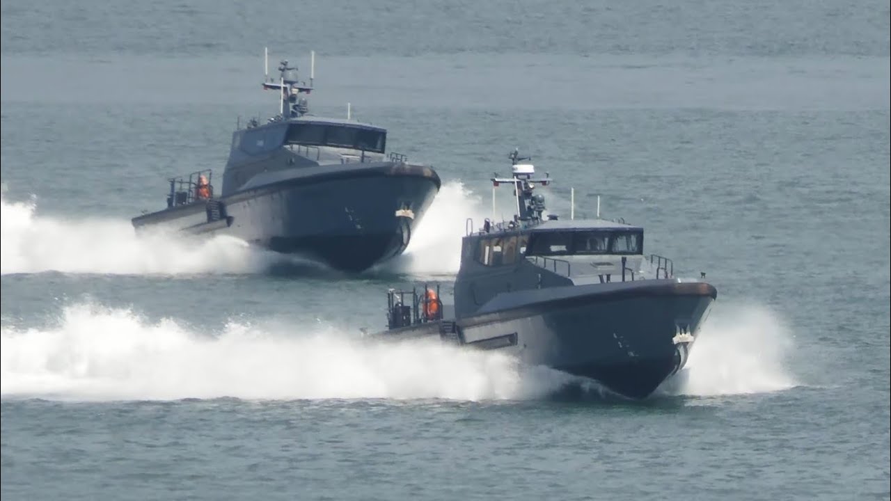 Hong Kong Customs High Speed Pursuit Craft 香港海關高速截擊艇 - YouTube