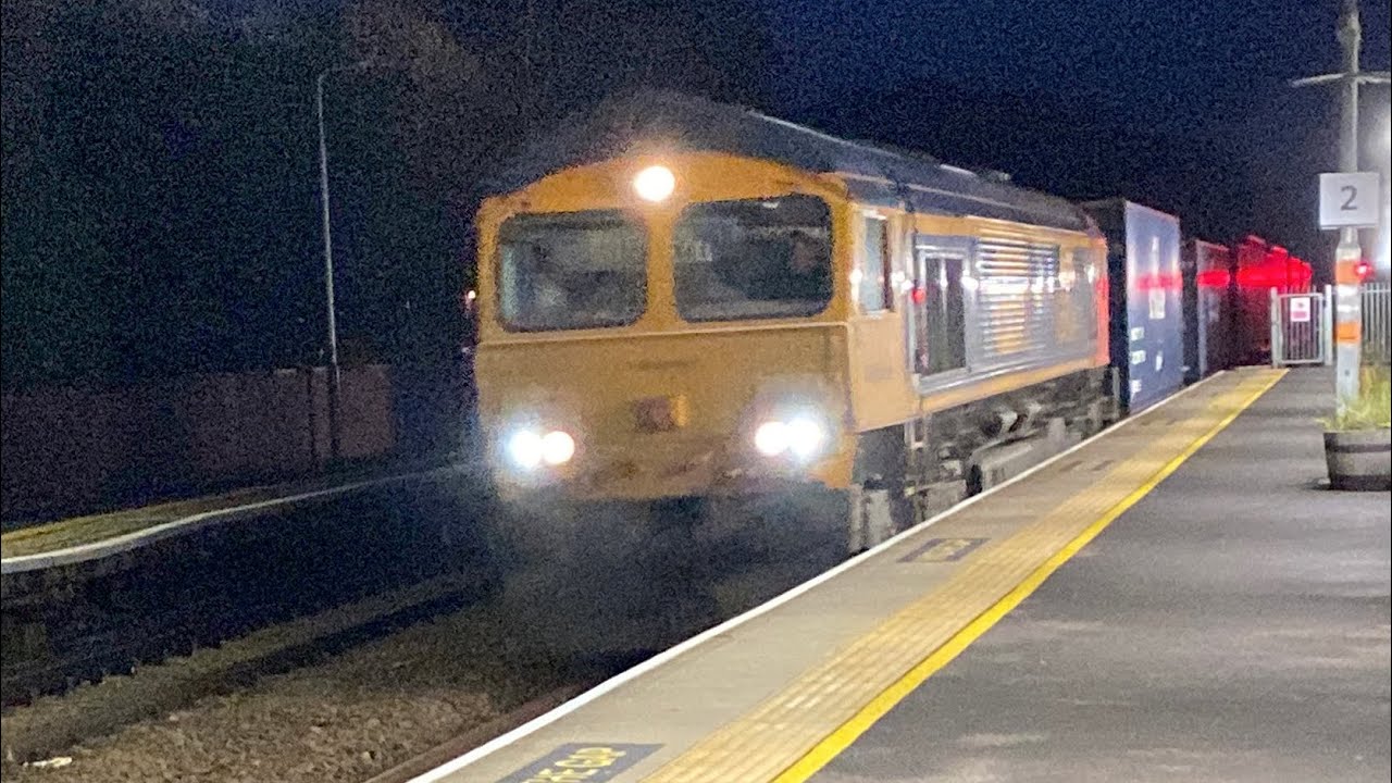 “Colchester power signalbox” 66704 4E21 with 37 containers 17;08 40L ...