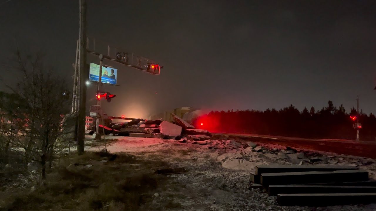 Train Meet In The Snow ️ ️ ️ CSX L640 SB Meets CSX I032 NB During ...