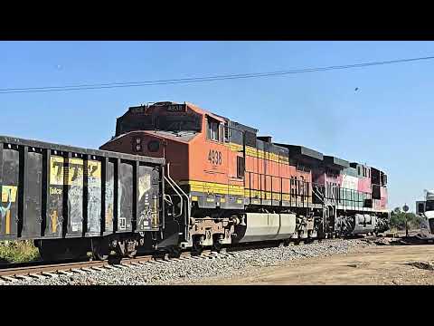 FXE 4564 y GECX 4938 a toda potencia jalando un pesado intermodal Guadalajara Torreón - YouTube