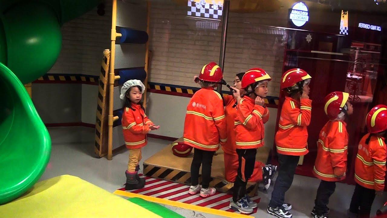 Fireman 1 @Kidzania, Seoul (25 Dec 2015) - YouTube