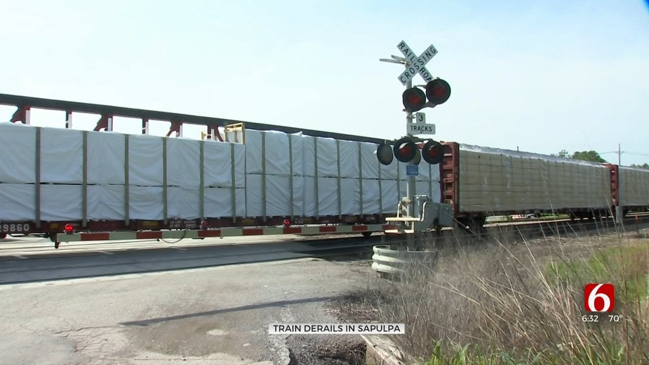 Sapulpa Train Derailment Blocks Multiple Intersections In Town - YouTube