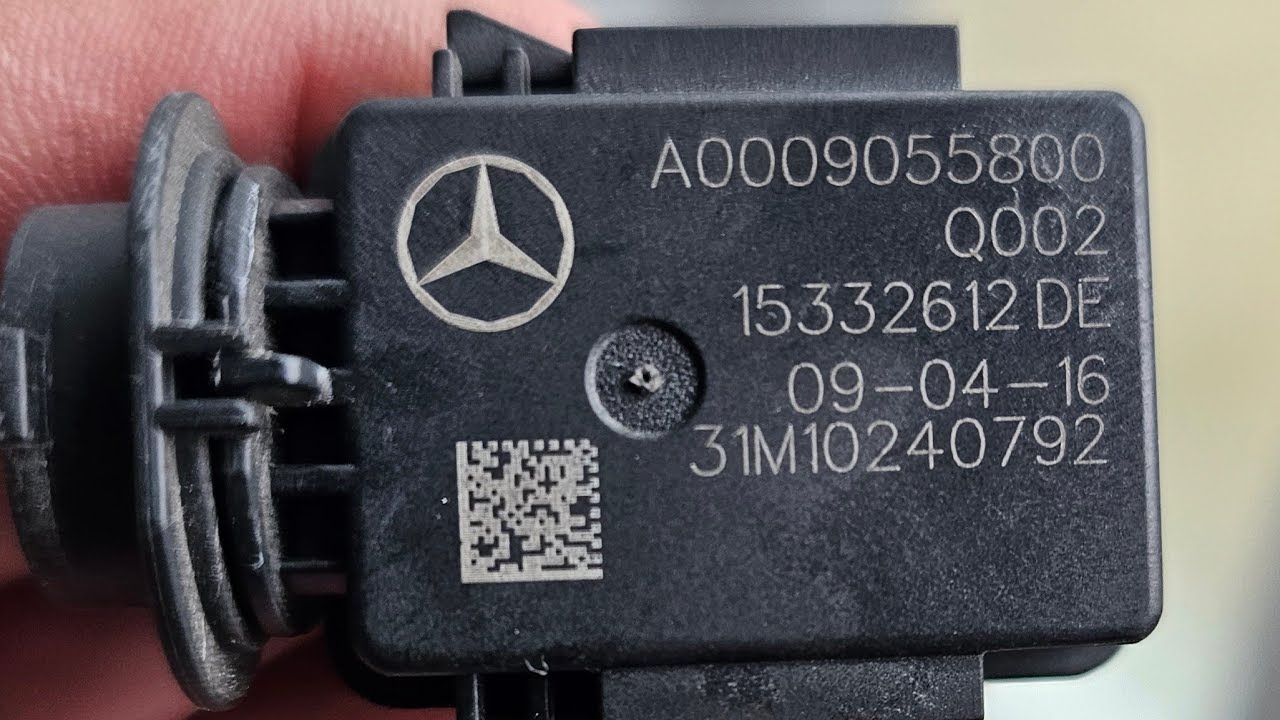 Mercedes air quality sensor 1. Zerwana rurka od ochrony przechodnia ...