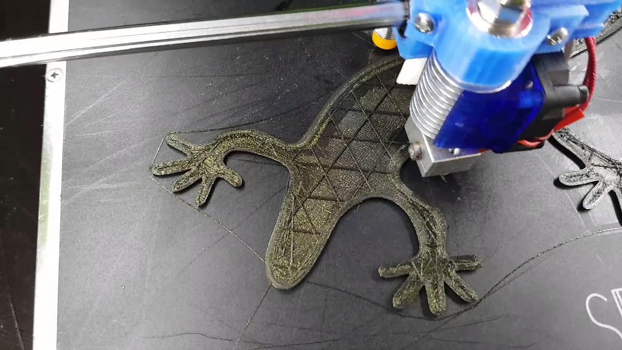The Beast 3D-printer making a gecko in Fillamentum Vertigo Galaxy PLA ...