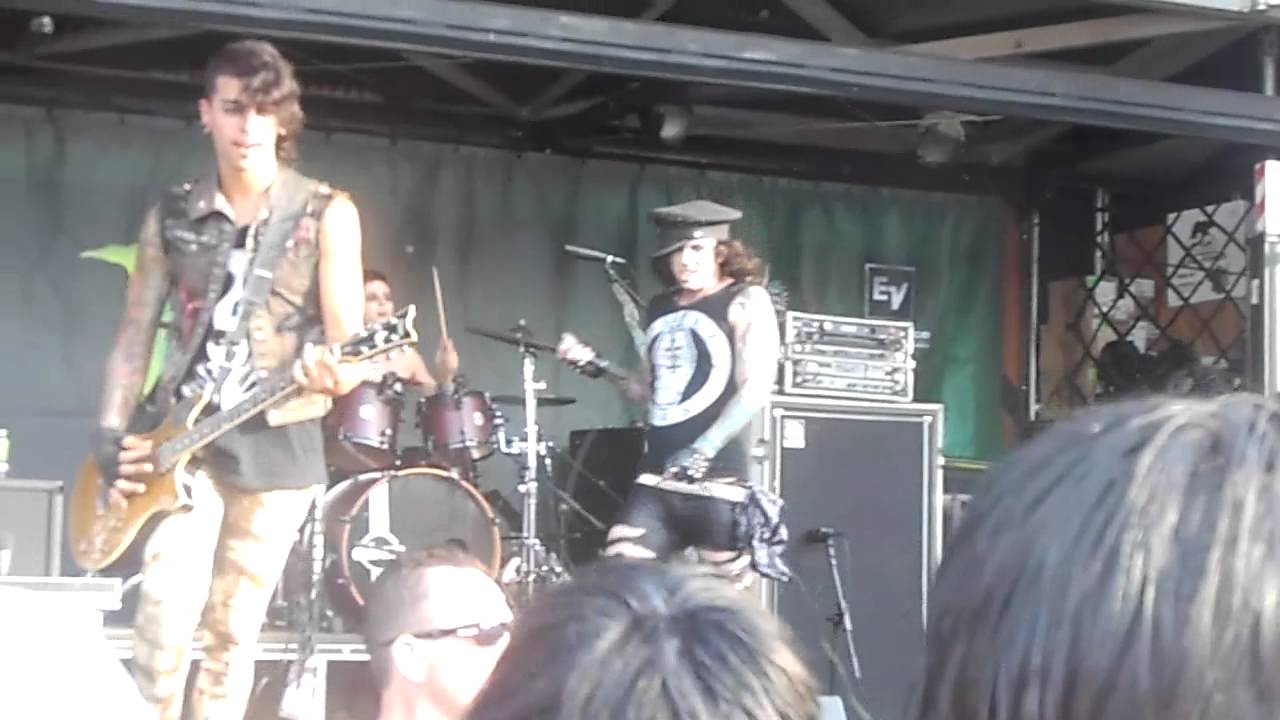 Vampires Everywhere Warped Tour Detroit MI 7.6.12 - YouTube