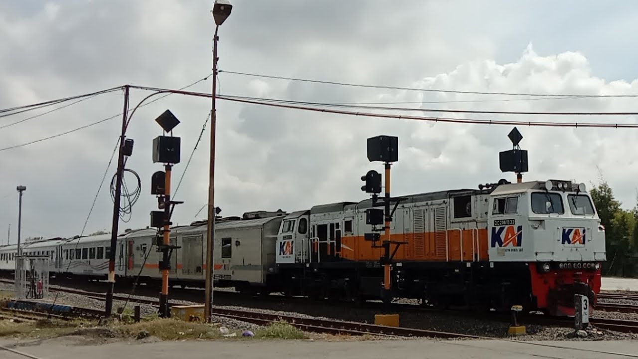 HUNTING KERETA API ROMBONGAN RAPI FILMS TANDO ADAM EXPRESS RANGKAIAN ...