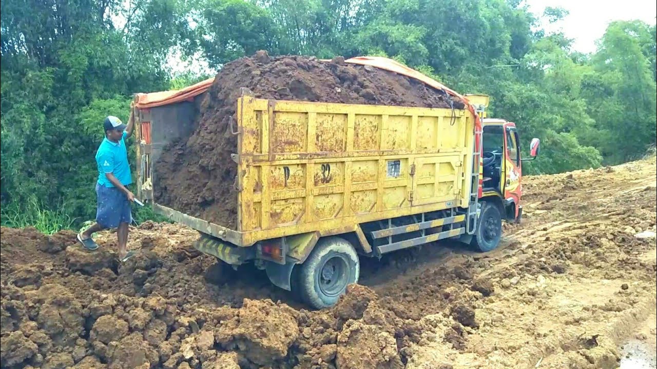 Dump Truk Canter 120 Ps HD Jomplang Full Muatan Tanah Merah - YouTube