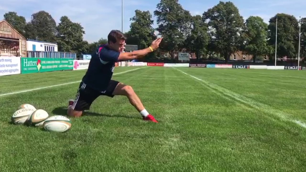 Lee Dickson England Rugby shows us a A Rugby Drill to practise passing ...