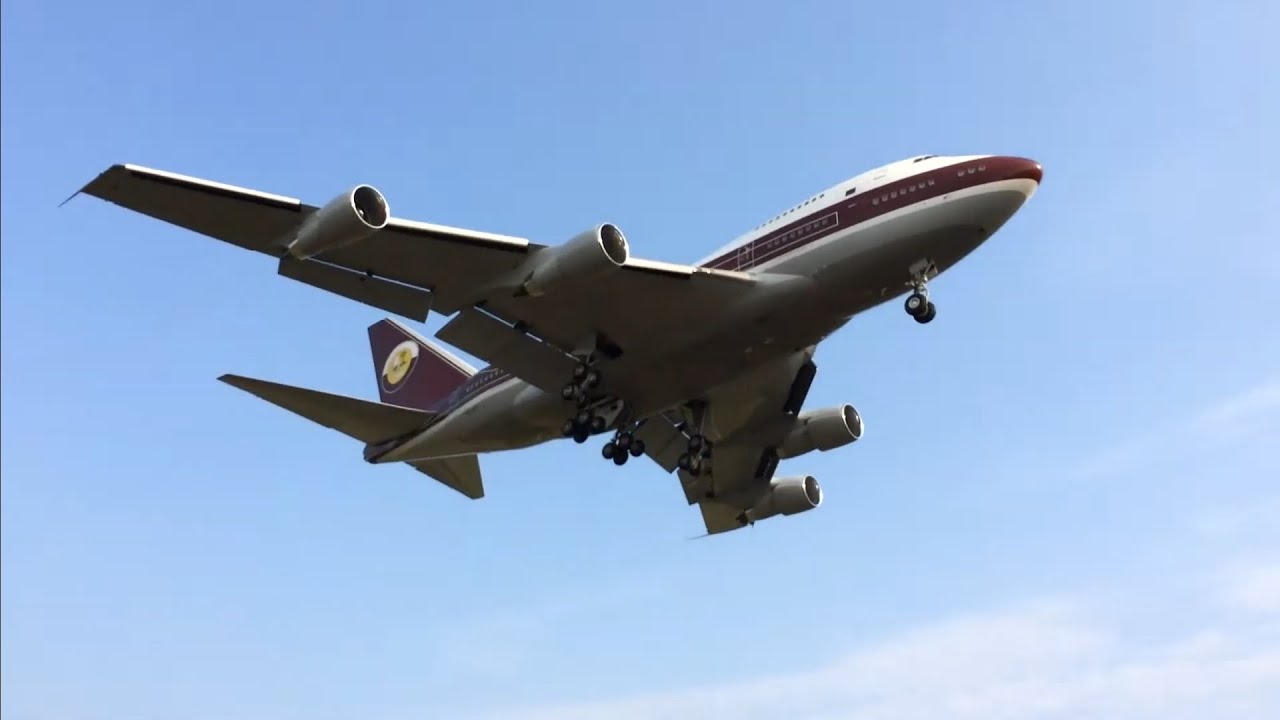 747sp VP-BAT landing at bournemouth airport - YouTube