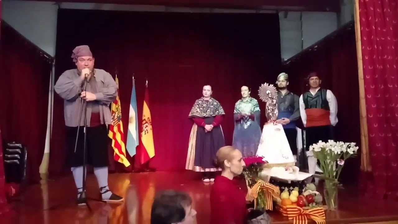 Fernando Hermida, Presidente del Círculo de Aragón, conduce el homenaje ...