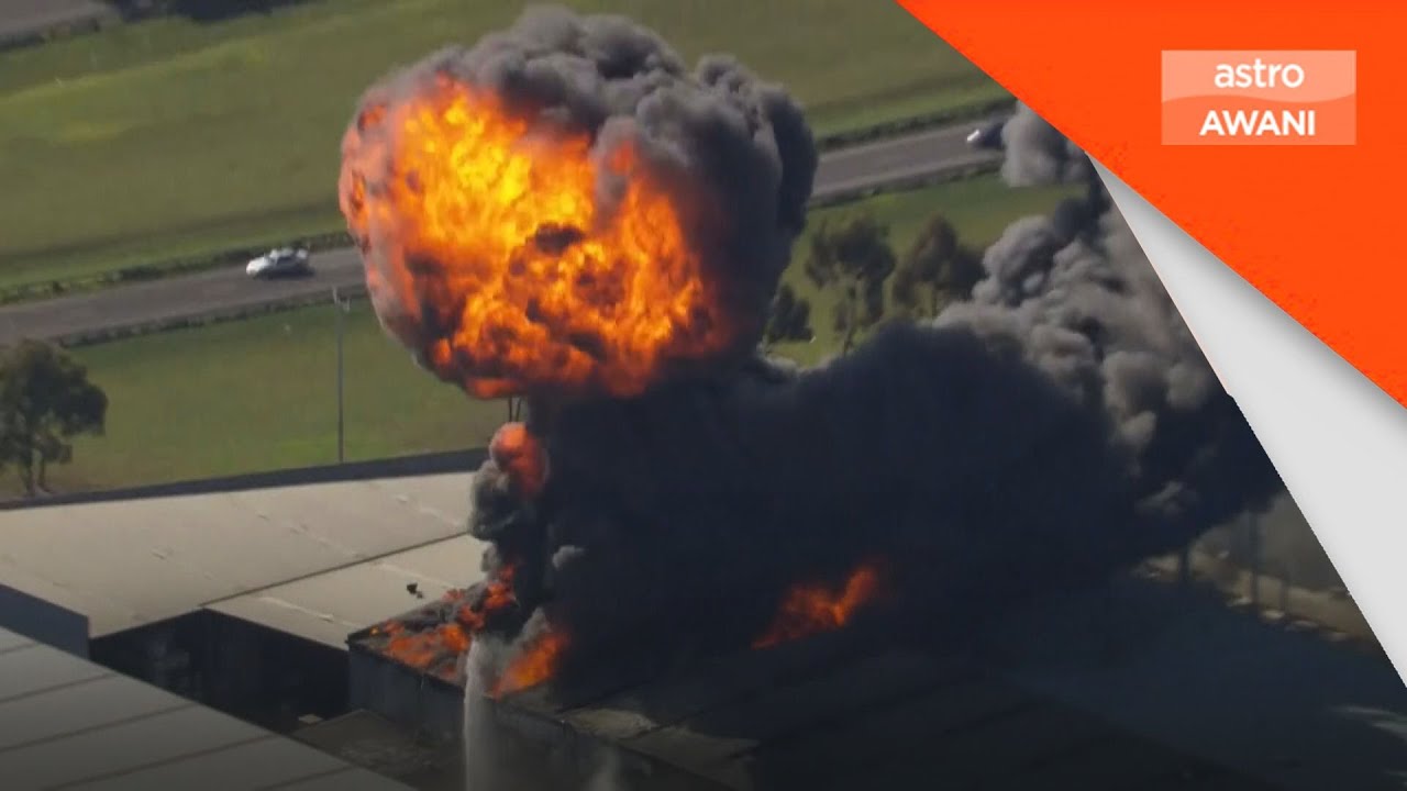 Letupan kimia dari kilang di Melbourne cetus kebakaran besar - YouTube