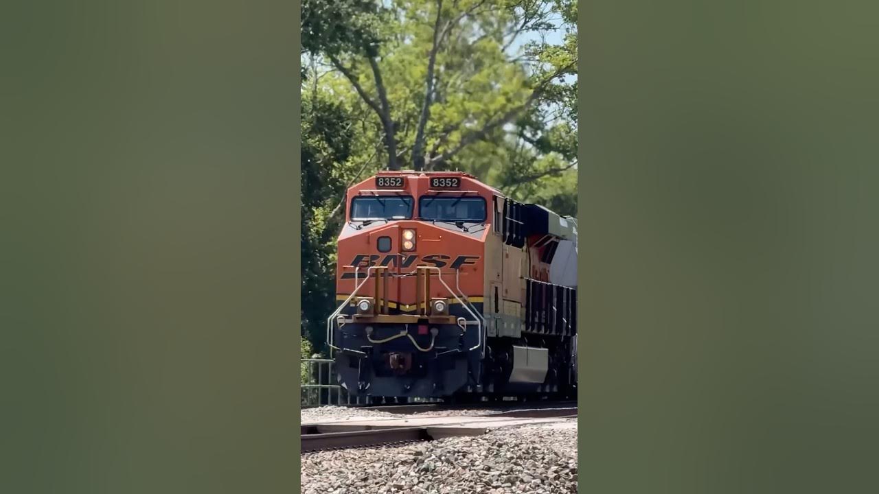 End train DPU powers heavy BNSF Manifest train!! #bnsfrailway #bnsftrains #bnsf - YouTube
