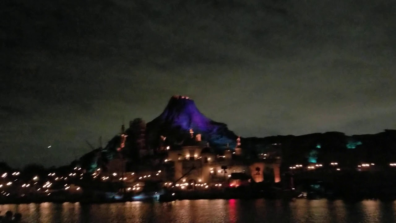 [Japan] Disney Sea Volcano - YouTube