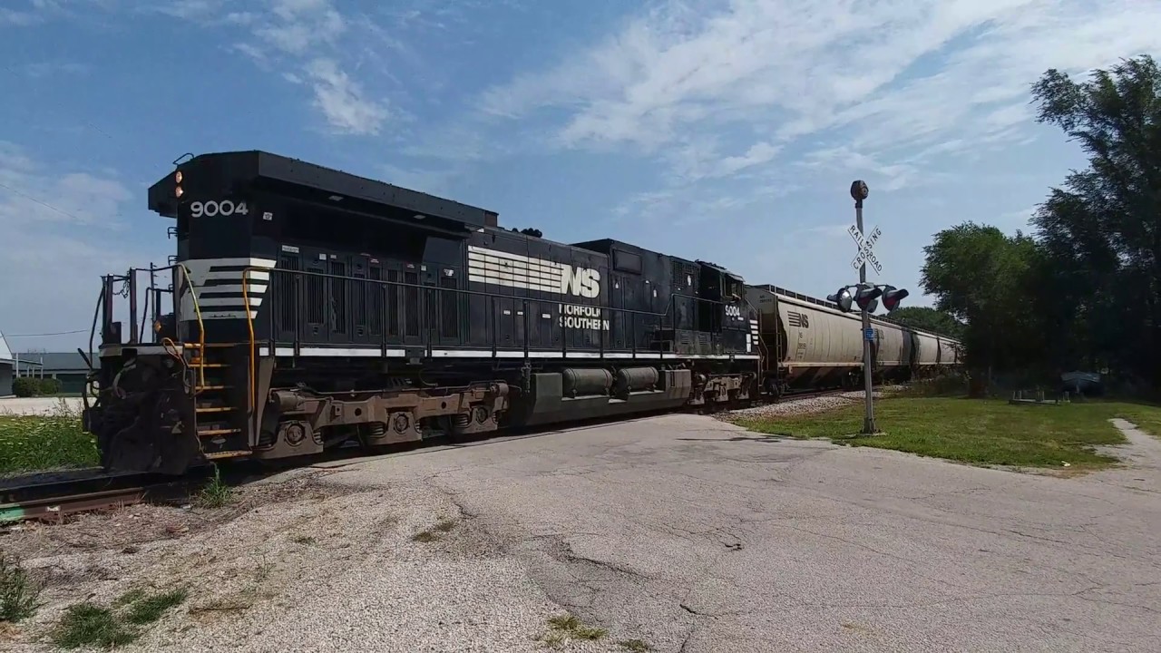 NS 9004 west at Chenoa, IL - YouTube