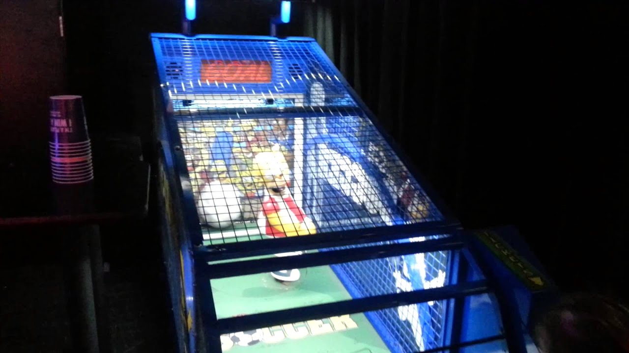 THE SIMPSONS SOCCER Game Dave & Buster's - YouTube