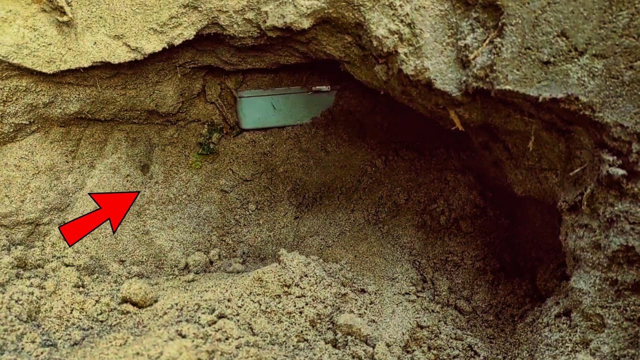 Treasure found in abandoned palace // Hunting by metal detector video ...