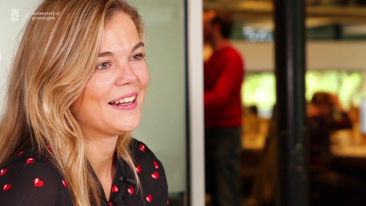 How to make it in journalism on TV? - Simone's Story #1 - YouTube