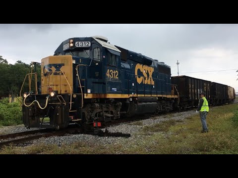 CSX local O701 departs St. Petersburg, FL - YouTube