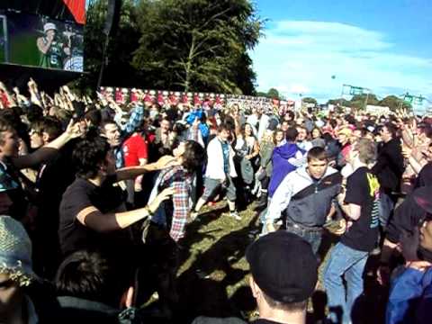 Leeds Festival 2010 - Limp Bizkit - Rollin' - Mosh Pit - YouTube