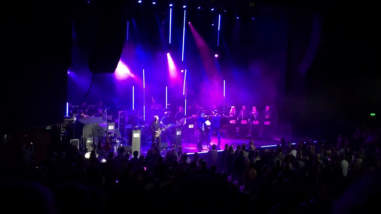 Tom Chaplin (Keane) Singing Queen’s ‘Bohemian Rhapsody’ with Leo Green ...