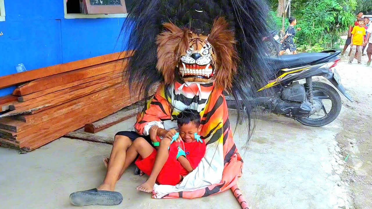 NGAKAK !! Bocil Ketangkap Barongan Ngamuk gara-gara Mengejek Barongan ...