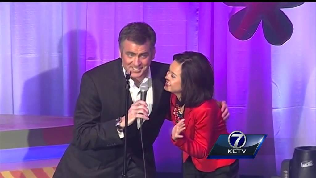 KETV's Rob McCartney, Chinh Doan perform at Press Club show - YouTube
