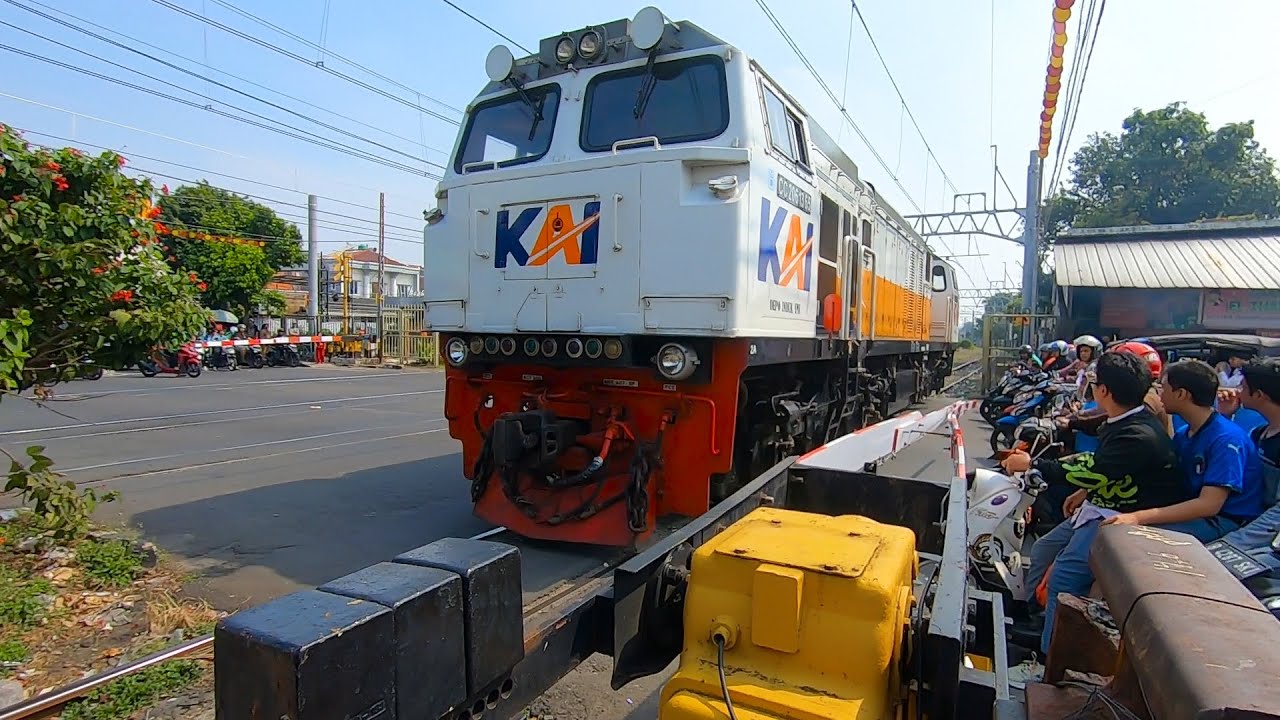 Kondisi Terbaru Perlintasan Kereta Api JPL 17 Jalan Garuda Kemayoran ...