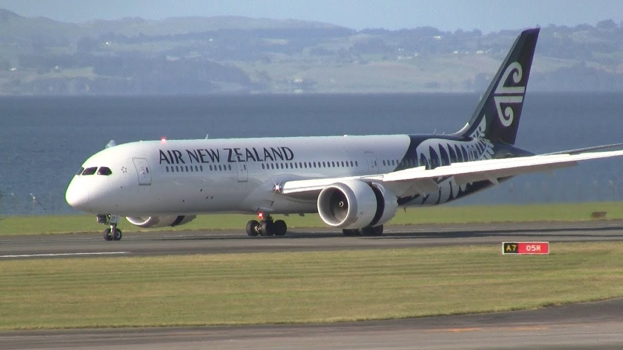 Air New Zealand Boeing 787-9 Dreamliner Landing Auckland Airport - YouTube