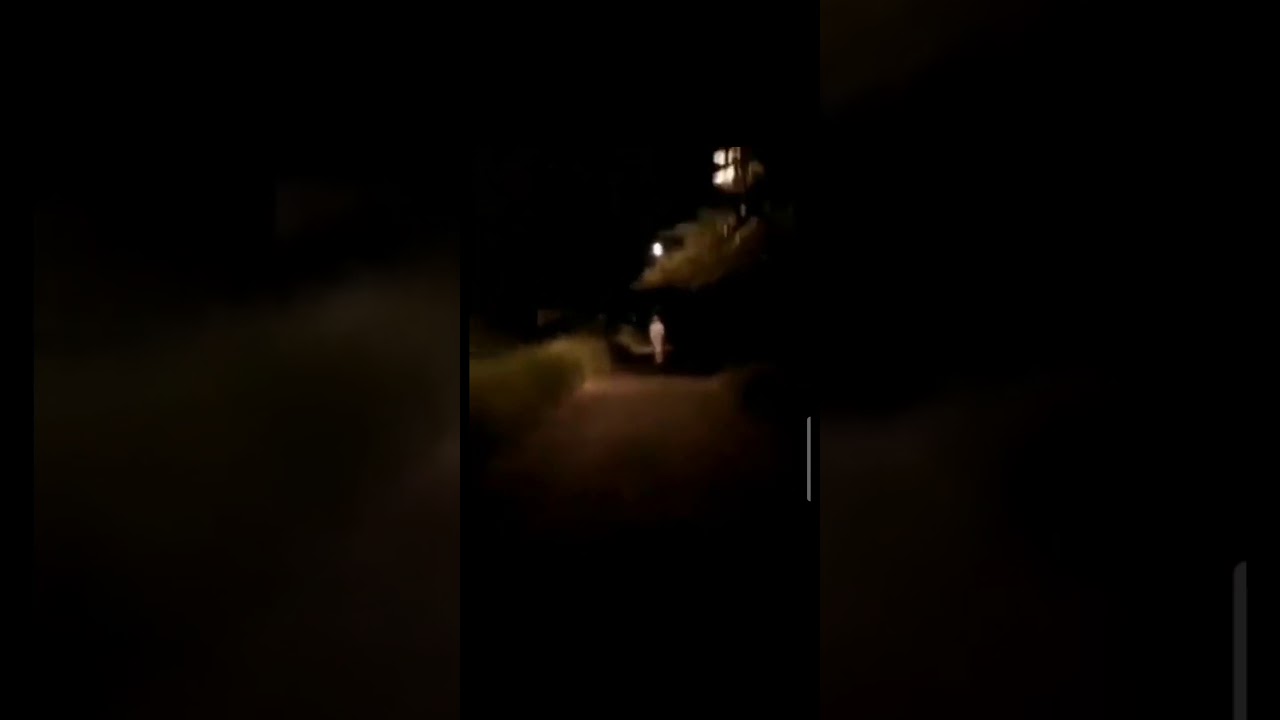 Hantu Pocong di Pengkalan Chepa Kelantan / Pocong ghost sighted at ...