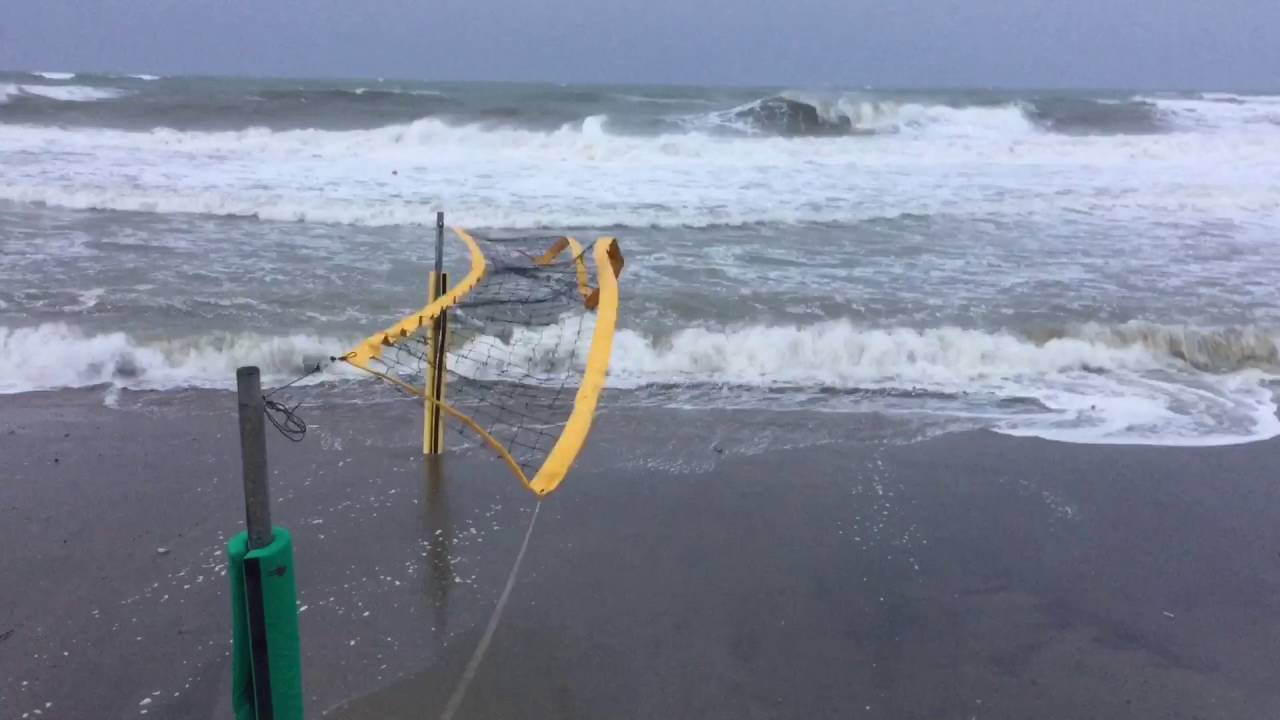 Vento di scirocco: mare incredibile - YouTube